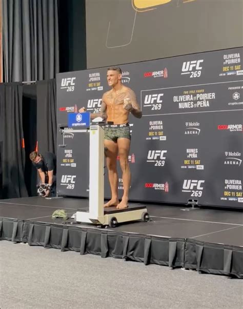 Ufc 269 Weigh In Results Watch Dustin Poirier And Charles Oliveira Make Weight For Las Vegas