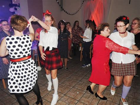 Impreza W Stylu Prl Stroje Jak Stworzyć Wyjątkowy Retro Look