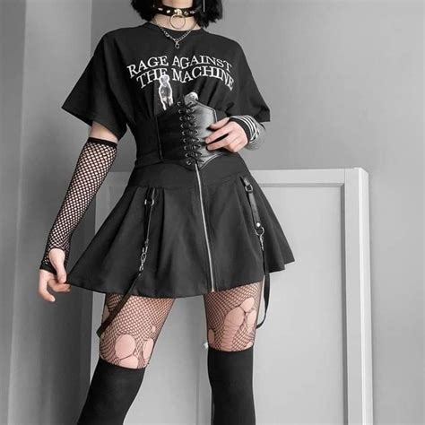 Pin De Leah Macdonald En Corset Styling And Tips Moda De Ropa Ropa