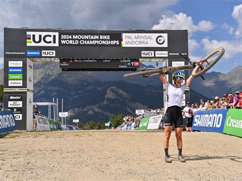 Sofia Wiedenroth Shines In Her First Rainbow Jersey Jérôme Gilloux Makes The Third One Green