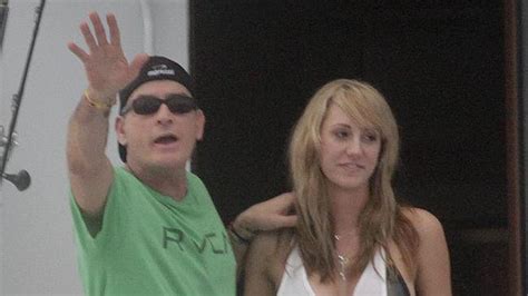 Чарли Шийн се ожени за порнозвезда Новинибг