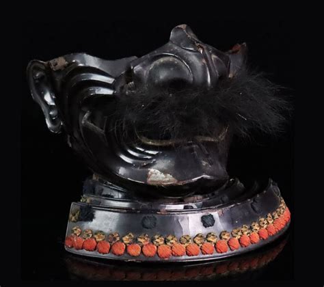 Yahooオークション 【櫻】時代本歌 鉄錆地 黒漆塗 鉄打ち出し 髭付 Yahooオークション 【櫻】時代本歌 鉄錆地 黒漆塗 鉄打ち出し 髭付