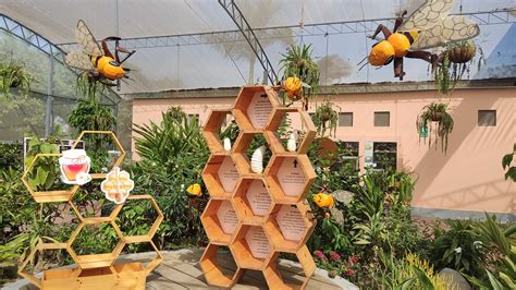 Pollination Bee Bees Free Photo On Pixabay Pixabay