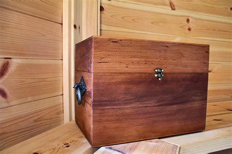 Puinen Arkku Erikoispuuseppä Juho Valkila