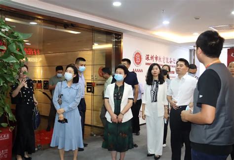 湖北省人民政府驻深办and武汉市硚口区联合考察团走进心里程 心里程教育集团做互联网教育的领航企业