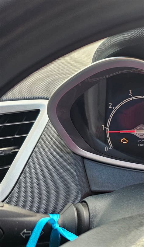 ฟอร์ดเฟียสต้า คลับ Ford Fiesta Club สอบถามผู้รู้ค่ะหน้าจอรถขึ้นรูปนี้รถเป็นอะไรค่ะ