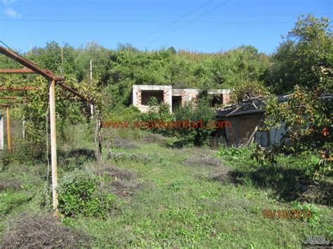 Масивна тухлена вила Едноетажна къща 100 кв м РЗП 2601 кв м двор Къщи Вили Чинтулово