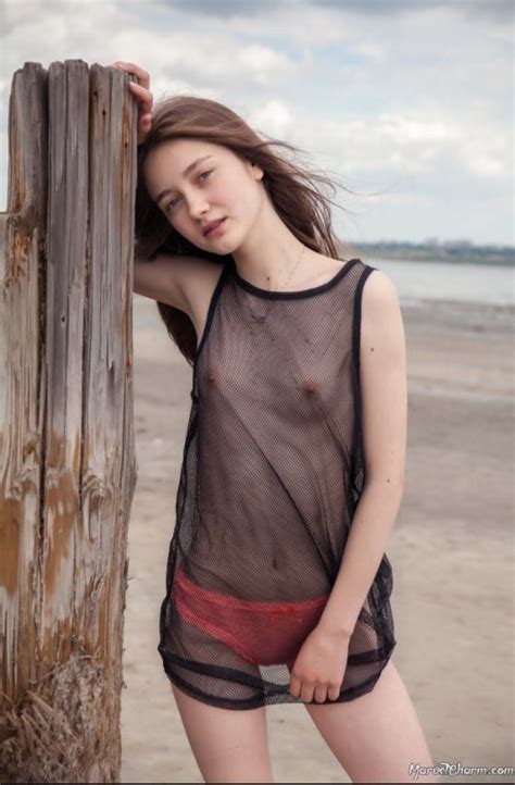 Foto De Alissa Marvel On The Beach 2