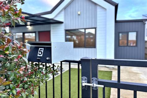 5 Treeline Lane Flat Bush Manukau City For Sale Realestate Co Nz