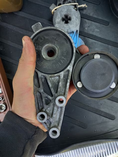 Лёгкая замена натяжителя ремня — Volkswagen Passat B5, 1,8 л, 2000 года ...