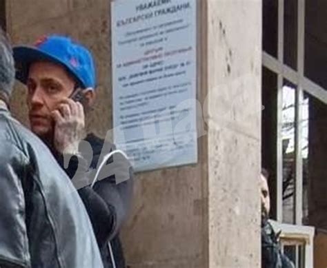 Братът на Ружа Игнатова на опашка за паспорт в София Снимки