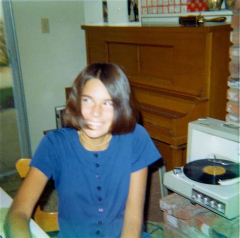 30 Found Photos Show Fashion Styles Of Teenage Girls In The 1970s