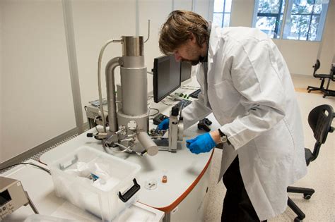 Shape Restoration Effect In Ag−sio2 Core−shell Nanowires Publikācijas 2014