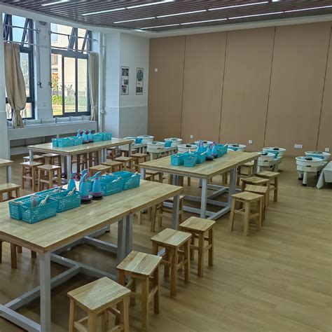 新闻动态 培训动态 传承陶艺文化，点亮多彩校园，上海泥城地区中学陶艺教室创建完成 上海亲乐实业有限公司（亲乐陶艺）