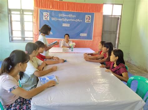 ကျိန္တလီမြို့ လူထုအခြေပြုဗဟိုဌာန Community Centre ခန်းမတွင် စာပေဝါသနာရှင်များ စာဖတ်ဝိုင်းကျင်းပ