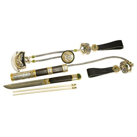 Эрэгтэй үнэт эдлэл Мөнгөн Талст Урлан