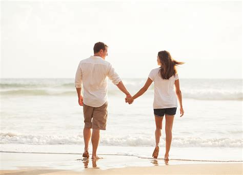 How Do I Tell If He Loves Me Signs To Look For Love Advice