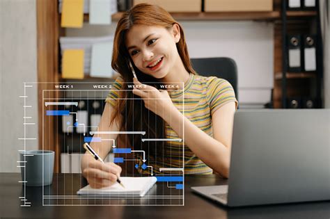 프로젝트 관리자는 마일스톤 진행 계획 및 Gantt 차트 일정 다이어그램으로 작업 및 업데이트 작업을 수행합니다 사무실에서