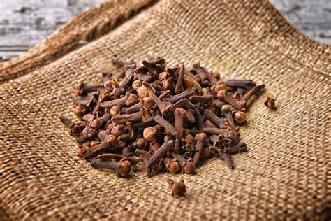 Karanfil 50 gr - Dededen Toruna Çiçekoğlu Helva | 1852 Uşak
