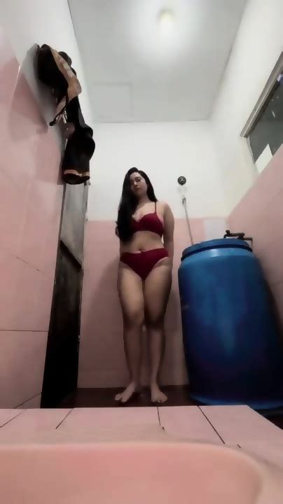 Viral Pegawai Bank Show Bugil Demi Pacar