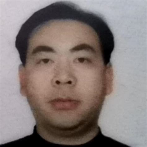 右侧颈内动脉后交通段多发动脉瘤伴床突段狭窄