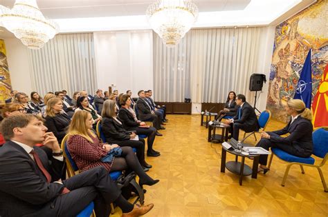 Средба на Пендаровски со учесниците на конференцијата „Зелена агенда за Западен Балкан“