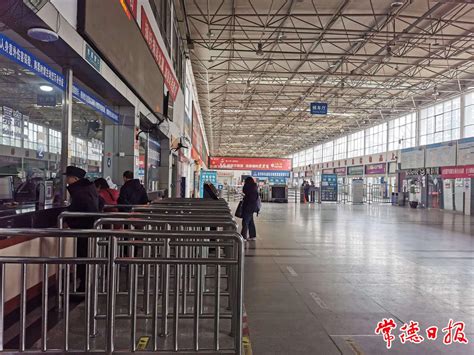 【春运进行时】春运进入倒计时 道路铁路客运“冰火两重天”
