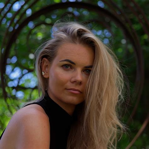 Katka Im Garten Foto And Bild Erwachsene Menschen Portraits Erwachsener Portrait Bilder Auf