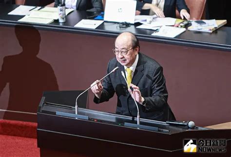 影／拍到了！柯建銘不甩立院協商 直播鏡頭前公然抽菸：罰金曝光 生活 Nownews今日新聞