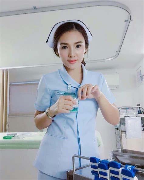 ปักพินโดย Superhiway ใน Just Plain Hot หมอ พยาบาล เพศหญิง