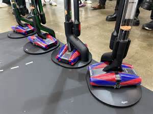 다이슨 세상에서 가장 슬림한 무선청소기 공개…가볍고 머리카락 엉킴 없고 이투데이