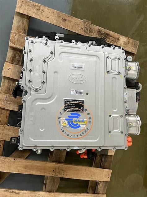 海豹230KW八合一电驱动拆解 比亚迪海豹的八合一电驱系统体积很小集成度高后驱布置 大家对电驱的了解远不及对于发动机的了解看来对于