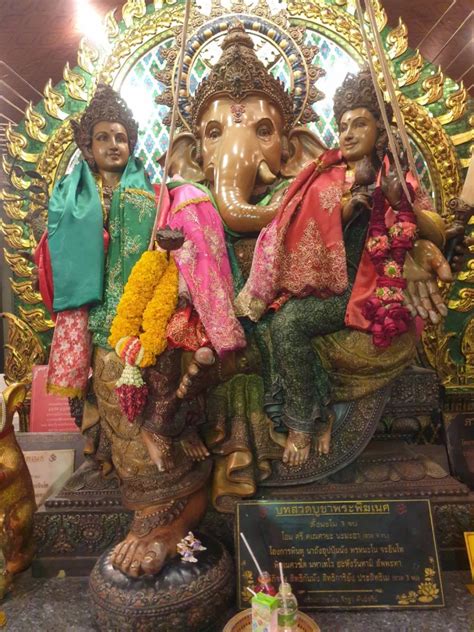 สาวโสดมามุงทางนี้จ้า 1 ปี วันขอความรักจากพระแม่ลักษมี