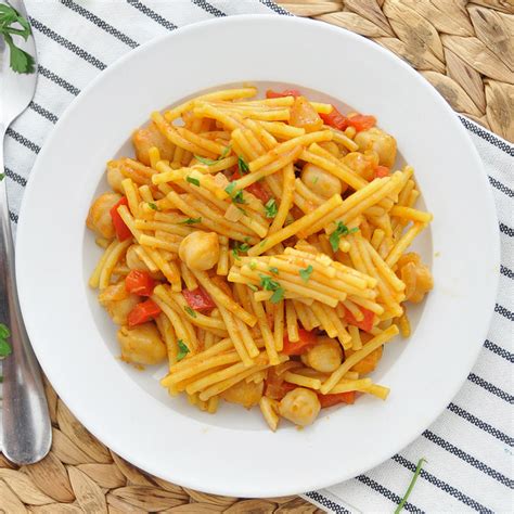 Spanish Garlic Noodles With Chickpeas Fideua De Garbanzos Recipe