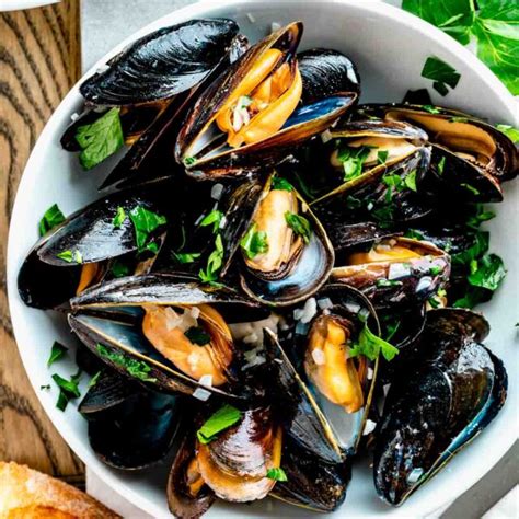 Simple Steamed Mussels With Garlic Healthy Seasonal Recipes