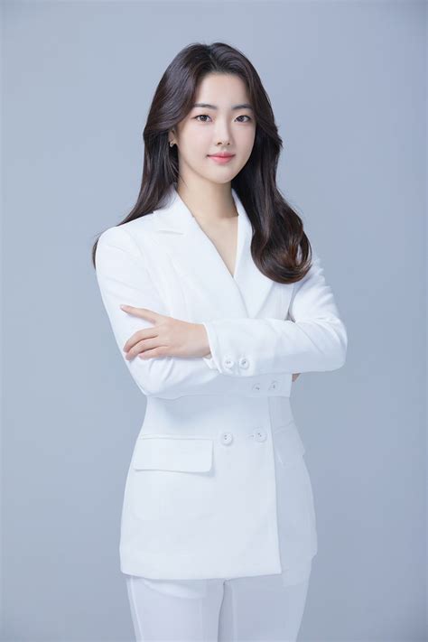 비타스튜디오 프로필사진 초상화 사진 촬영 포즈 프로필 사진 여성 패션