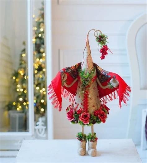 В моду вошли зимние елки из украинского платка — украшаем дом зимним декором — фото