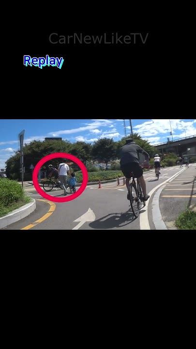 한강 자전거길 회전교차로 통행방법 실전 훈련받는 꼬맹이 자전거라이더의 준법 안전의식 엄지척 따봉 다소 위험해 보여도 이보다 좋은 자전거 타는 안전교육은 없다잉