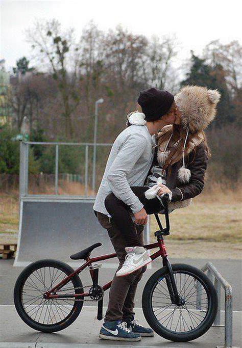 Kiss Couple On Bicycle Hug Cute Lovers Nineimages