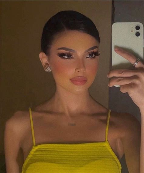 Pin By Ma On Quick Saves Beautiful Girl Makeup Glamour Makeup Round