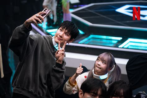 Netflix Korea 넷플릭스 코리아 남들과는 다르게 누구보다 눈에 띄게🤩 자신만의 독창적인 무기로 서바이벌에 참전한 인플루언서들 비하인드 스틸로 이곳의 열띤