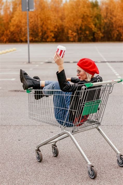 На парковке Идеи для фото Фотосессия Магазины