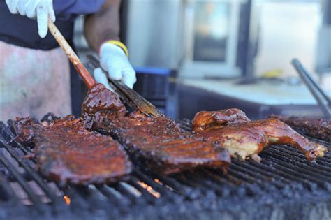 그릴도 Bbq 바비큐 바베큐 포크 립 여름 파티라는 치킨 2015년에 대한 스톡 사진 및 기타 이미지 2015년 고기 굽기 Istock