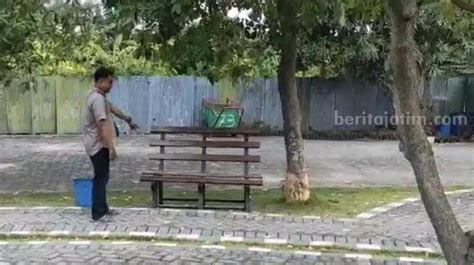 Duh Pasangan Muda Mudi Mesum Diduga Di Taman Lokomotif Bojonegoro Terekam Kamera