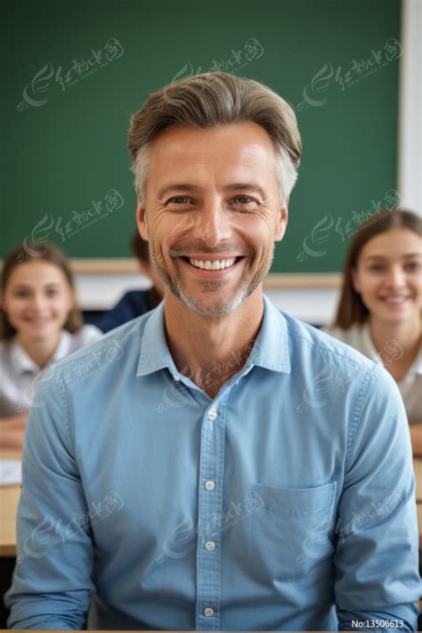 在教室里微笑着的人学生高清图片下载红动中国