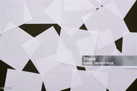 검은 색 배경에 흰색 종이 여러 장 클로즈업 0명에 대한 스톡 사진 및 기타 이미지 0명 간판 거리 Istock