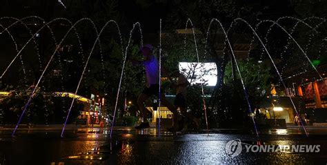 열대야 속 질주 연합뉴스