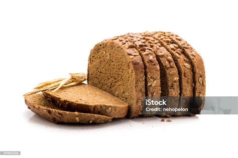 흰색 배경에 고립 된 섬유의 많은 음식 곡물 전체 갓 구운 호 밀 빵 갈색에 대한 스톡 사진 및 기타 이미지 갈색 건강한 생활방식 건강한 식생활 Istock