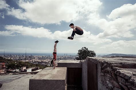 110 Parkour Traceur Salto Fotografías De Stock Fotos E Imágenes Libres De Derechos Istock