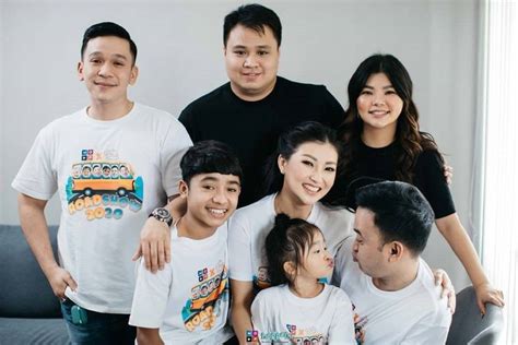 Potret Kakak Adik Artis Bareng Pasangan Double Date Seru